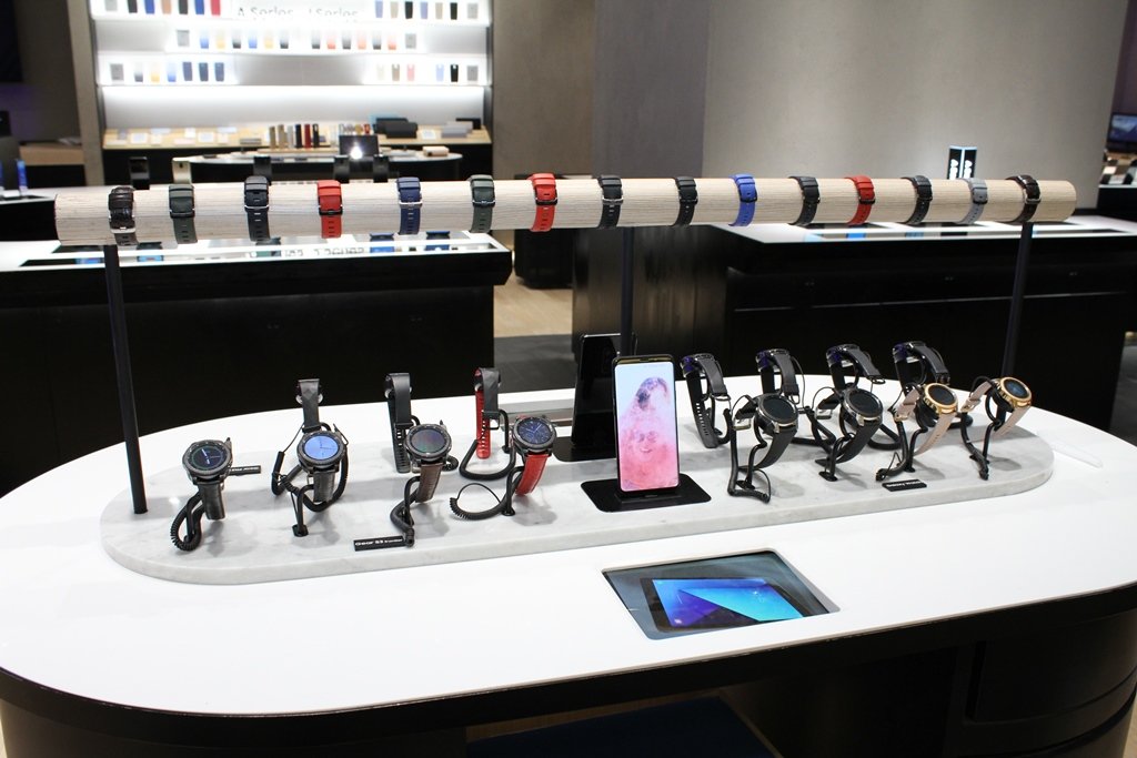 You can now experience Samsung’s Flagship store at SM Megamall - Jam ...