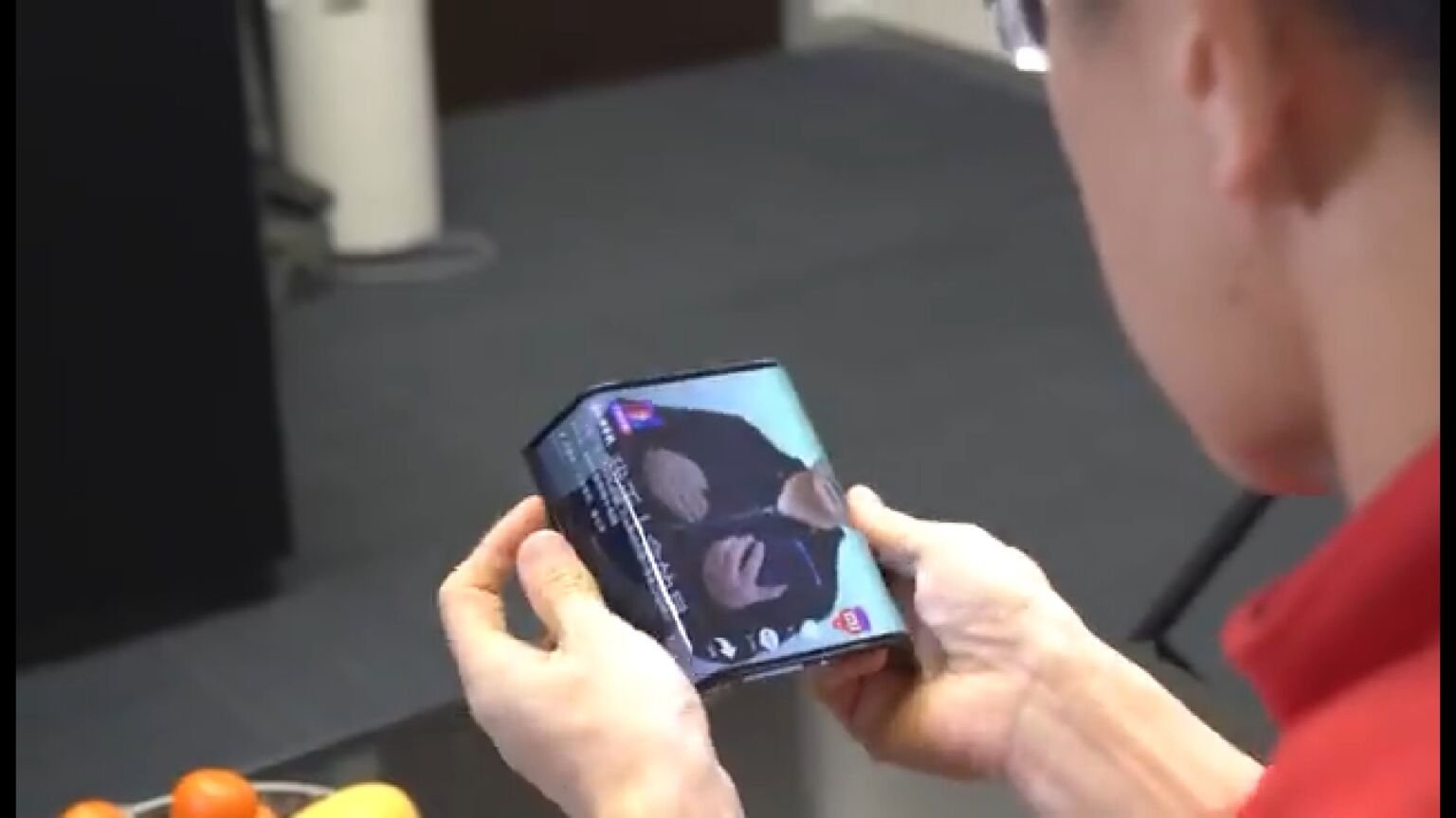 Xiaomi foldable smartphone prototype revealed by executive - Jam Online ...