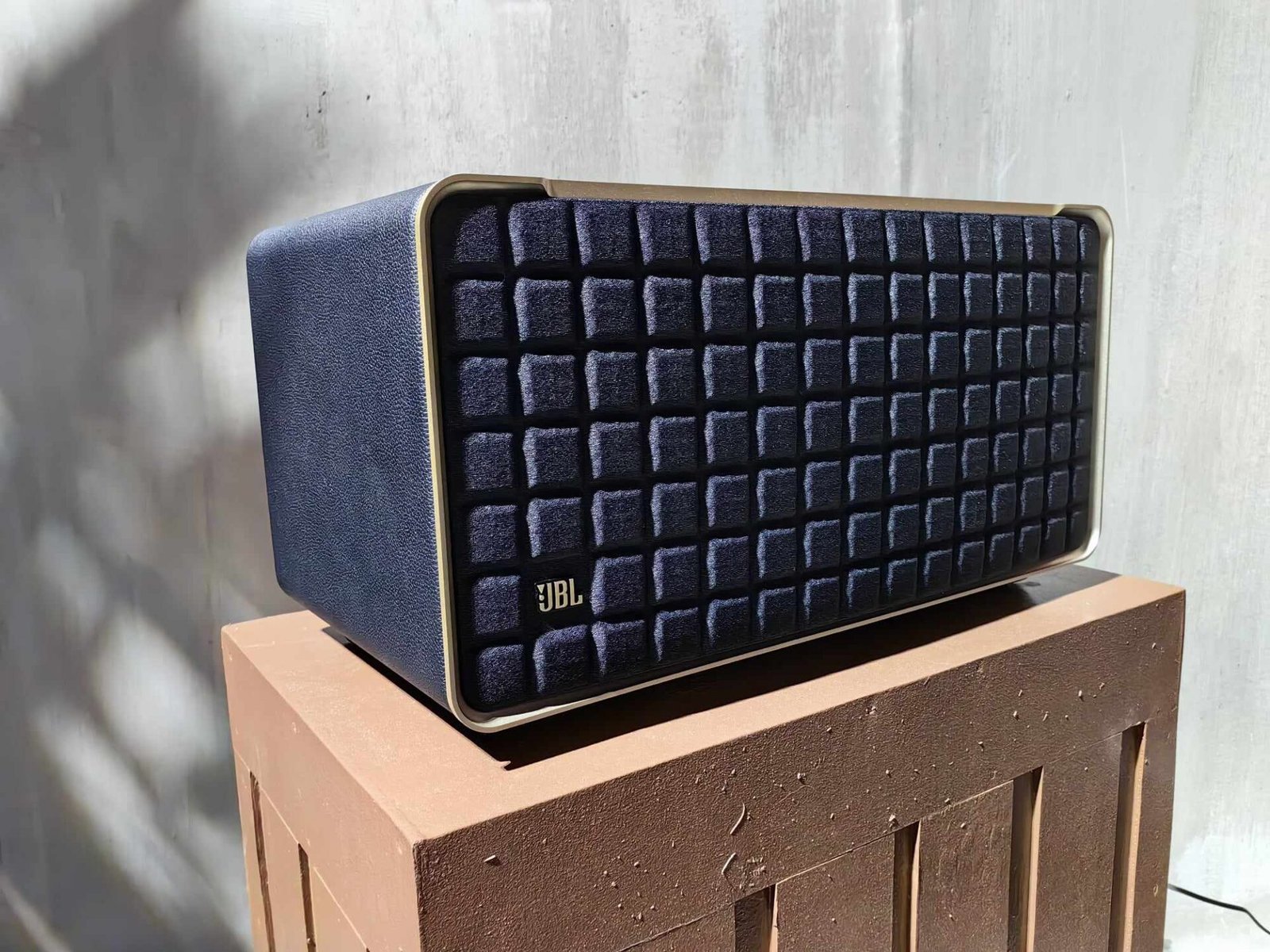 JBL brings classic 70s design to their brand new speaker and turntable ...
